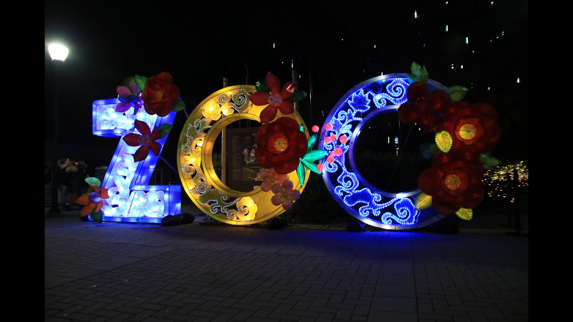 Toledo Zoo Lights Before Christmas | GUIDE | wtol.com