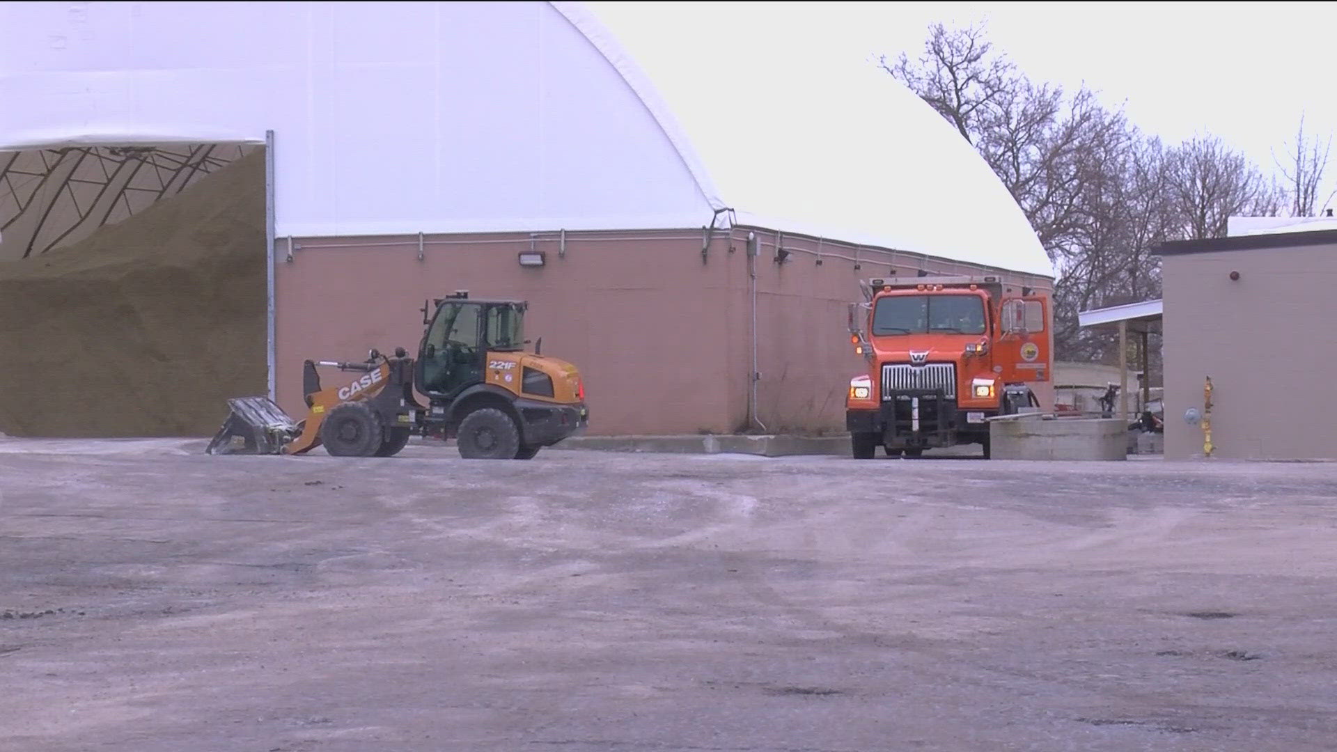 Crews gear up for icy conditions in Toledo | wtol.com
