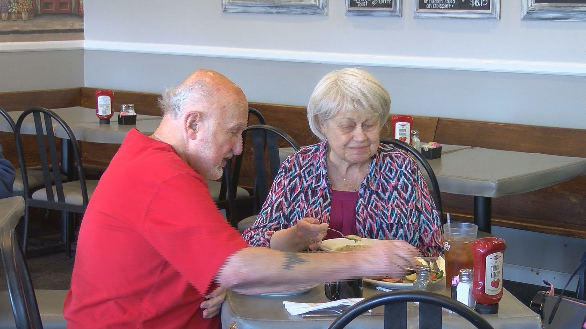 Cafe ends egg upcharge; owner cuts costs elsewhere | wtol.com