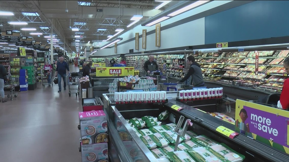 Inflation causing holiday shoppers to start buying early | wtol.com