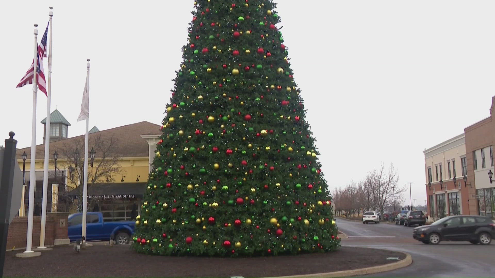 Christmas midnight Mass draws a crowd at Toledo's Rosary Cathedral ...