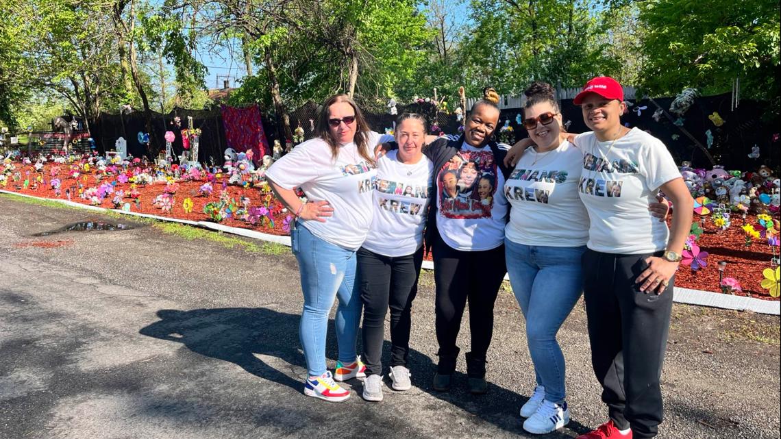 Toledo women honor Kei'Mani Latigue with growing memorial | wtol.com