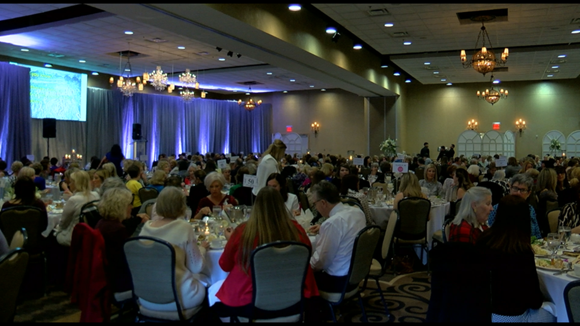 Annual fashion show features cancer survivor models | wtol.com