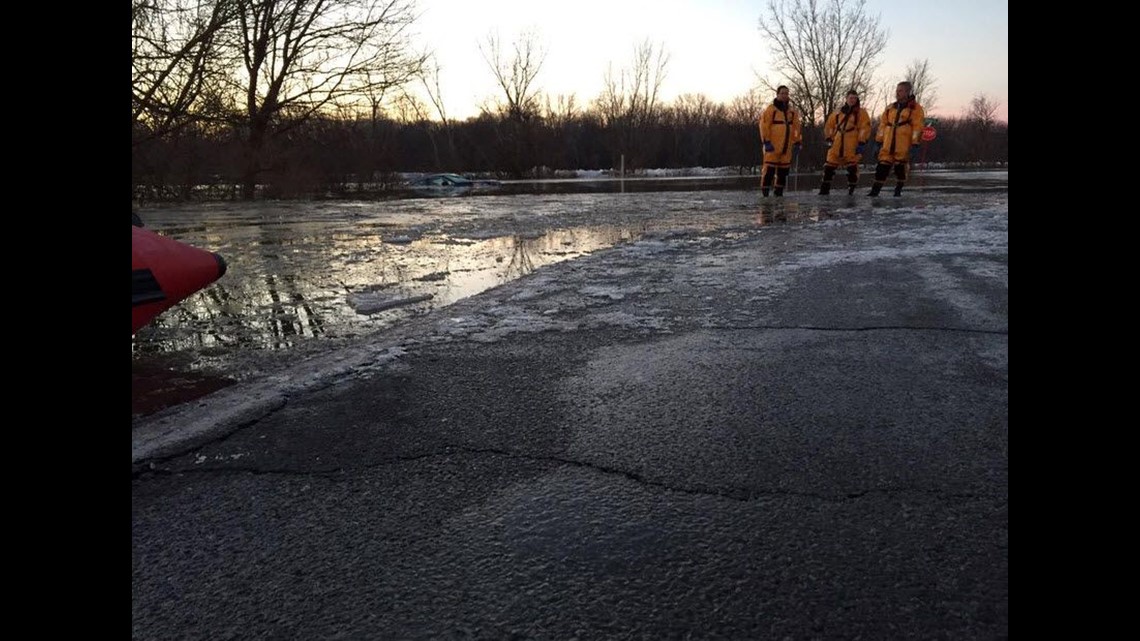 Ice jams flood River Road, close Side Cut Metropark in Maumee | wtol.com