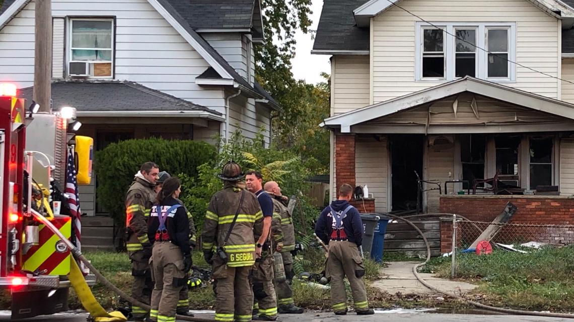 Firefighters battle blaze in south Toledo | wtol.com