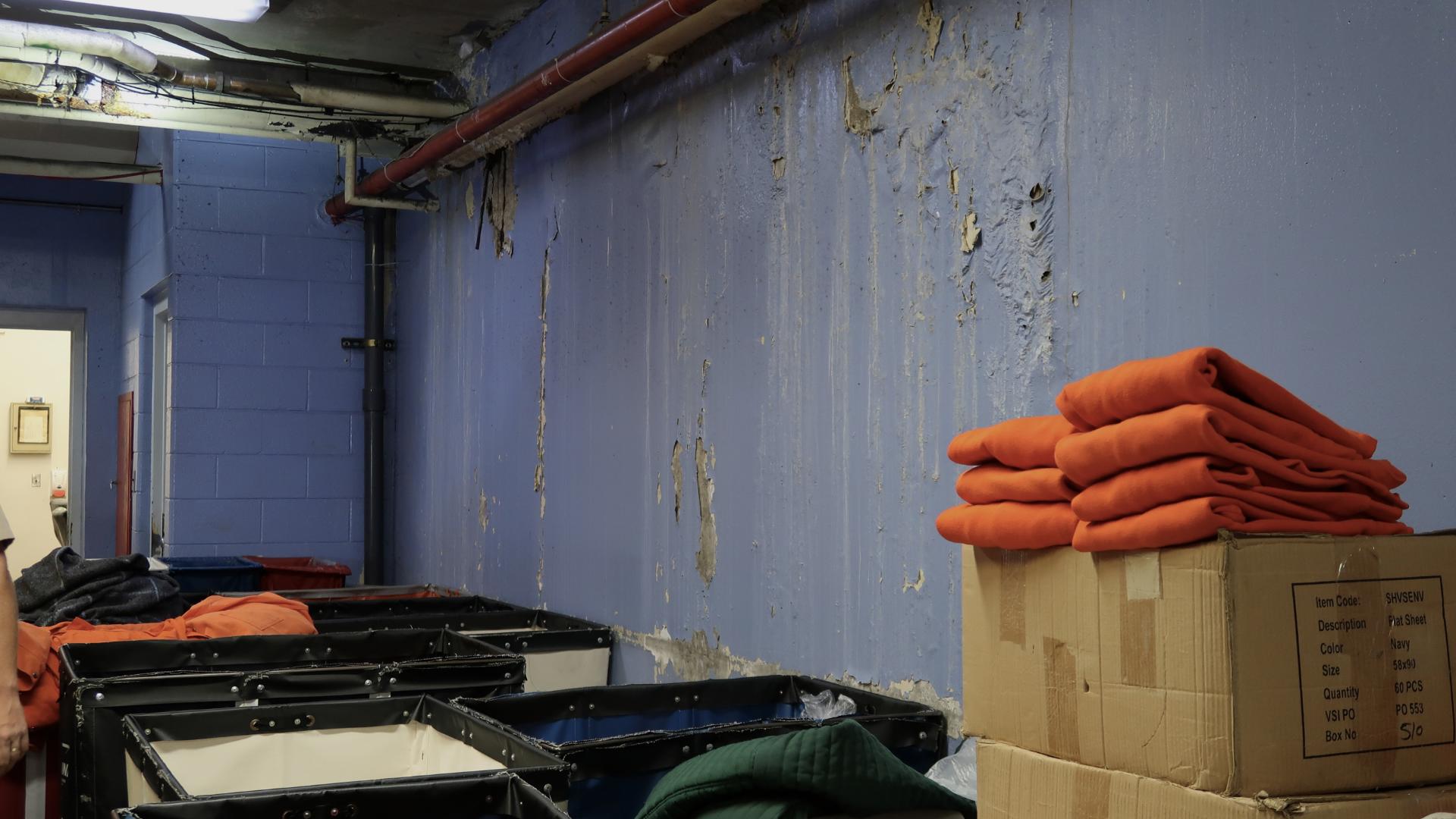 WTOL 11 tours inside the decaying Lucas County jail | wtol.com