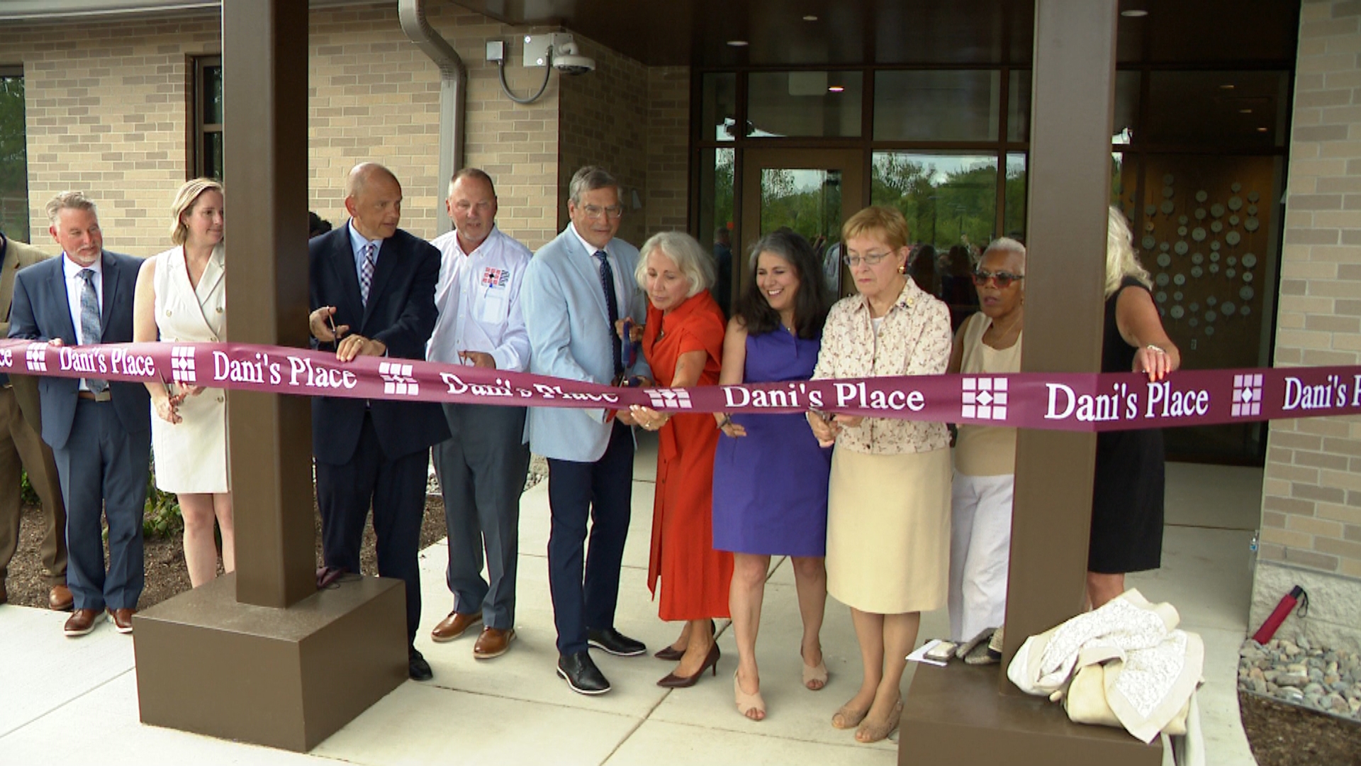 Dani’s Place holds ribbon-cutting ceremony to celebrate grand opening in Toledo | wtol.com