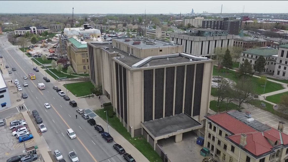 Person dies in custody of Lucas County Jail, sheriff's office says ...