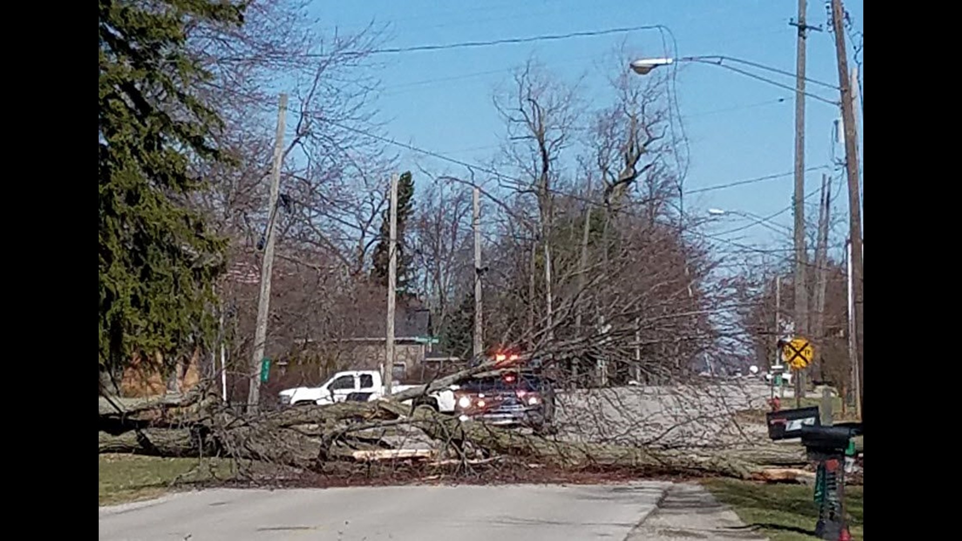 High winds cause power outages, heavy damage throughout area | wtol.com
