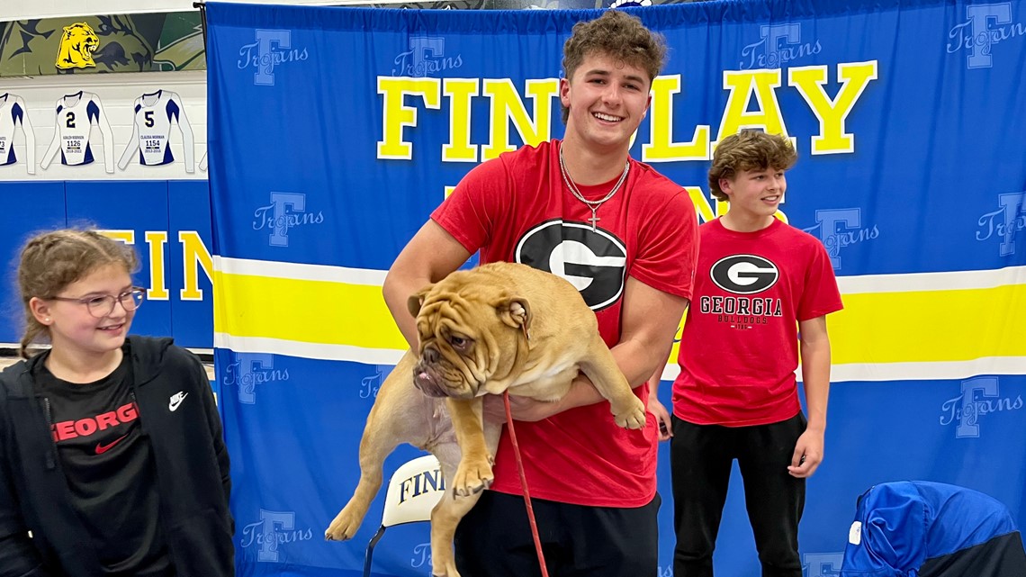 Findlay quarterback Ryan Montgomery commits to Georgia | wtol.com