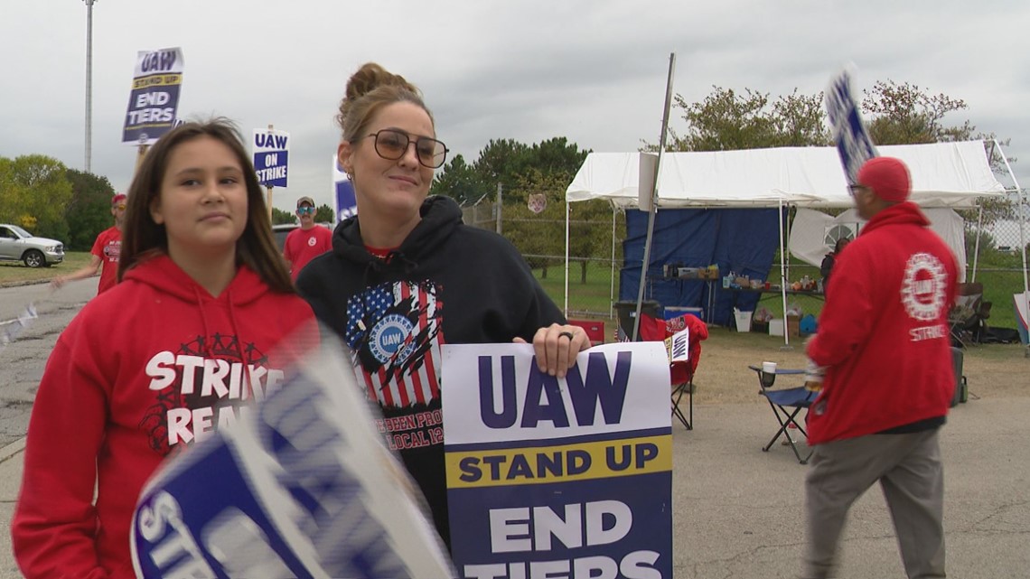 Children of UAW workers join parents on picket line | wtol.com