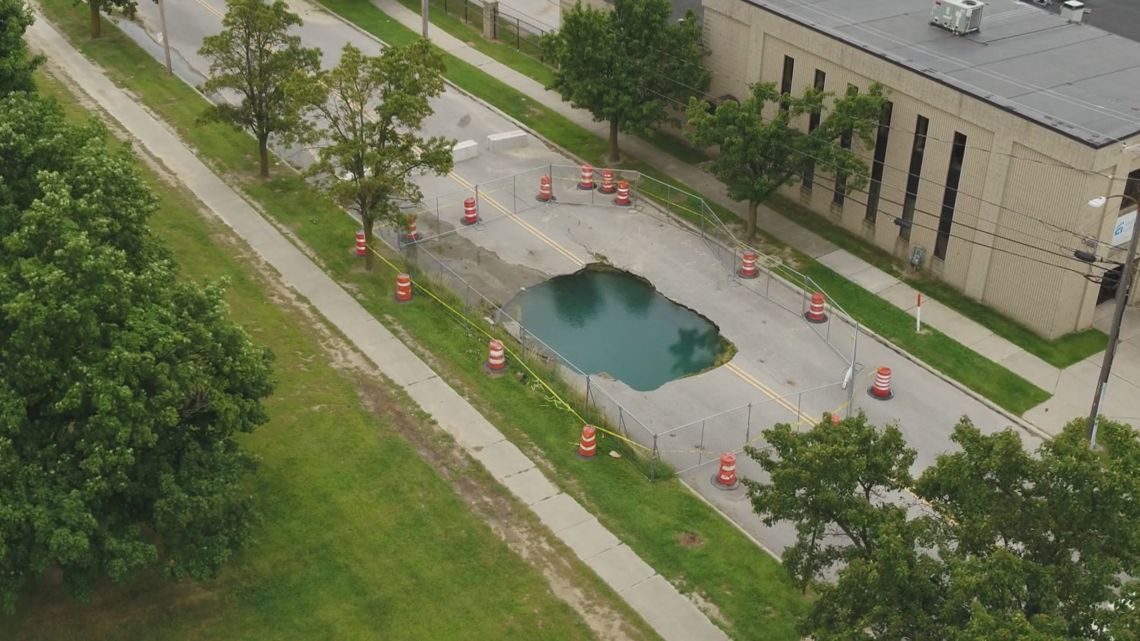 Toledo business owner concerned by sinkhole on street since last year ...