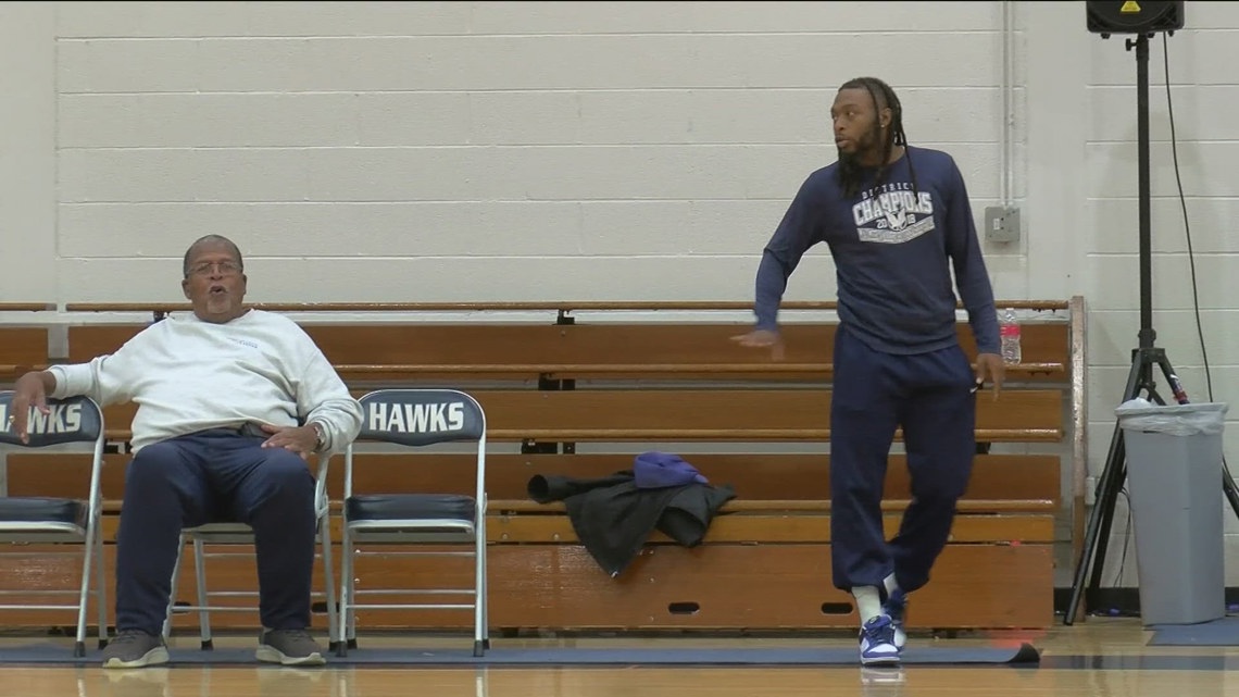 Longtime Toledo basketball coach Earl Morris back on the bench after ...