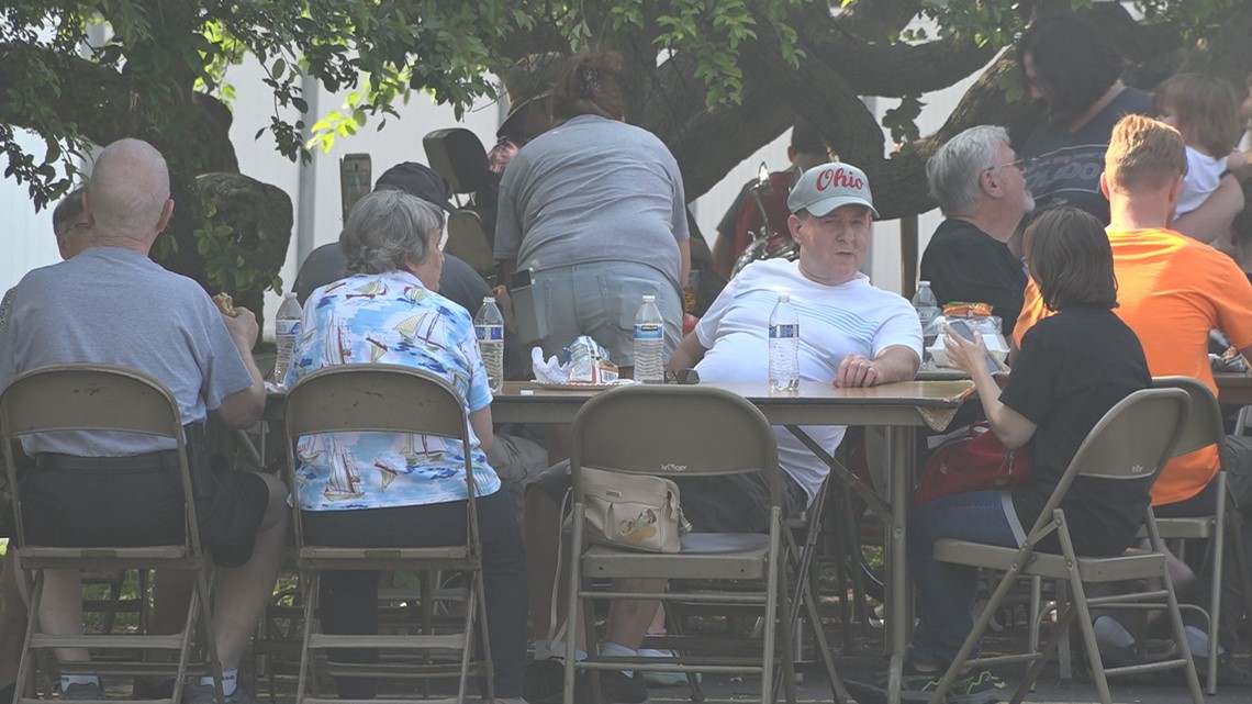 Residents in Point Place come together after Thursday's tornado | wtol.com