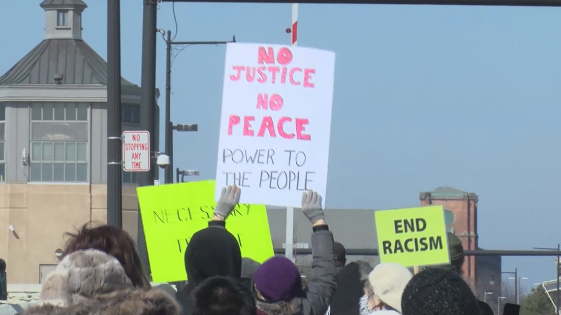Group marches across MLK Memorial Bridge to honor late civil rights ...