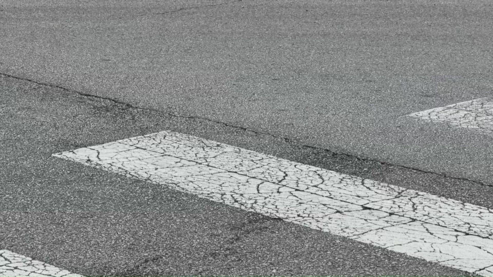 Overturned semi-truck closes I-475 ramp at ‘Jeep Split’ in west Toledo ...