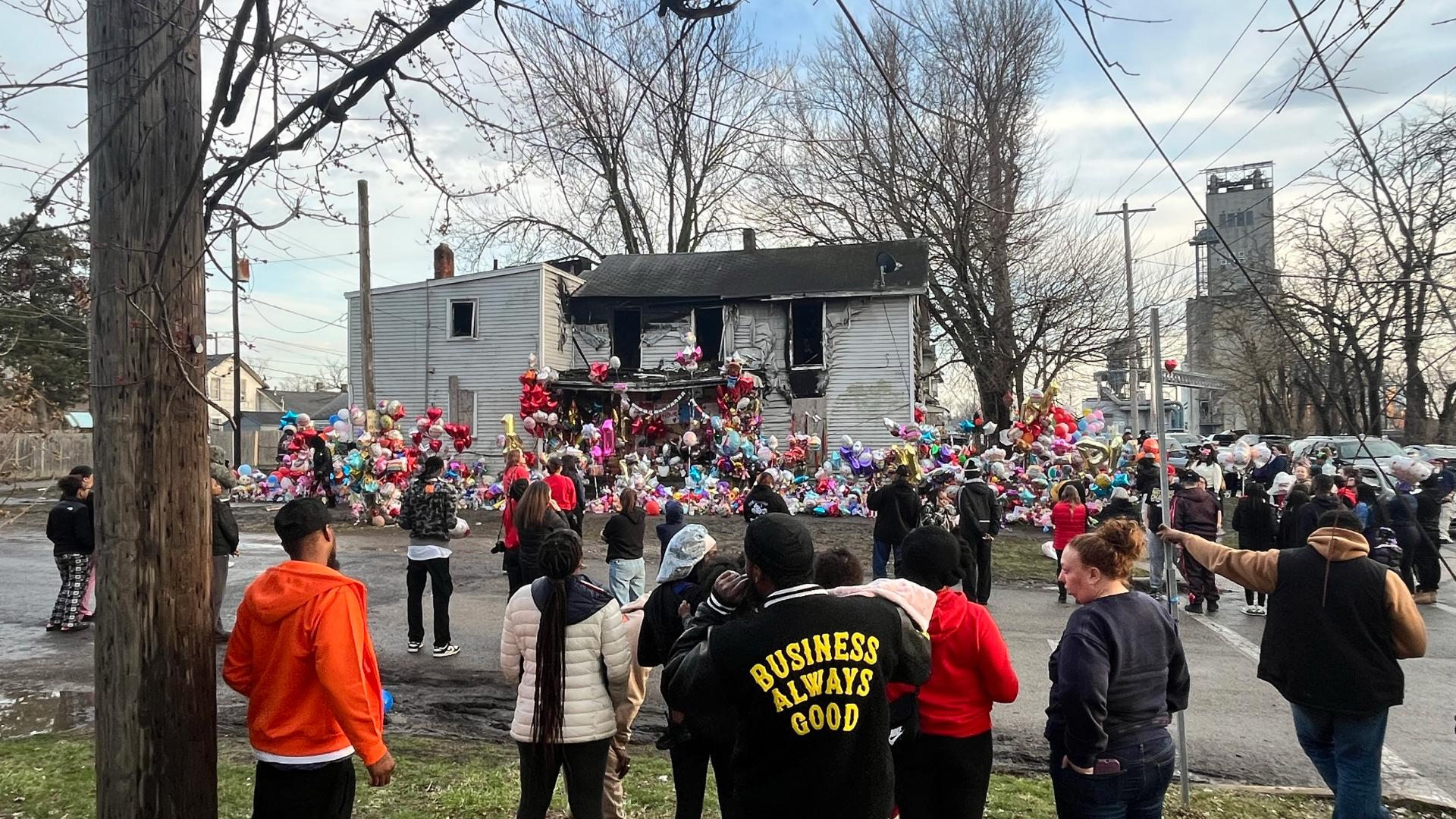 Community members gather at vigil for Kei'Mani Latigue in east Toledo | wtol.com