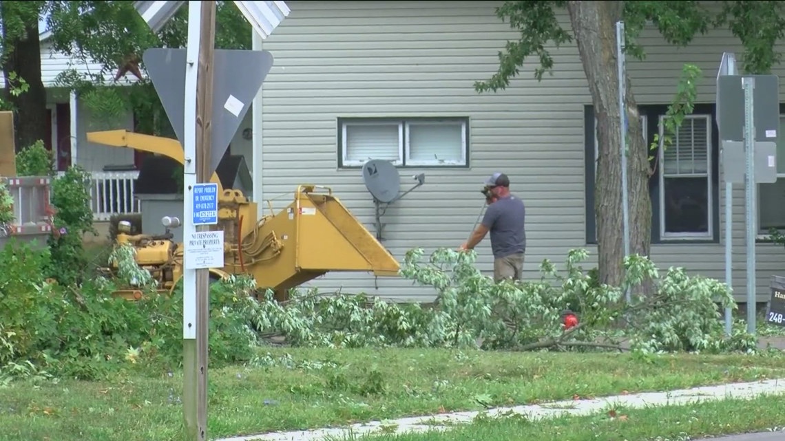 Cleaning up storm damage? Here's how to avoid crooked contractors ...