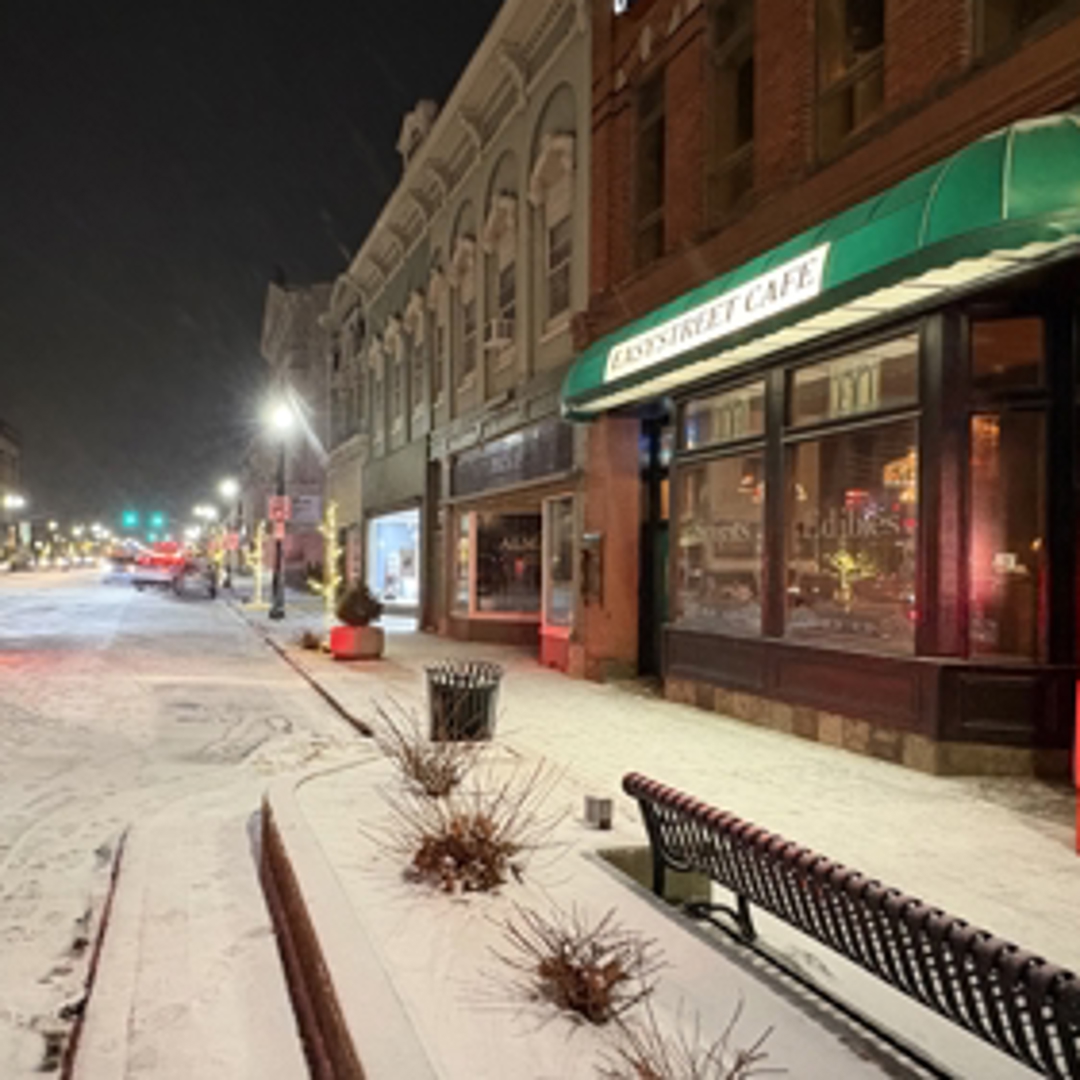 Crews put out kitchen fire at Bowling Green's Easystreet Café | wtol.com