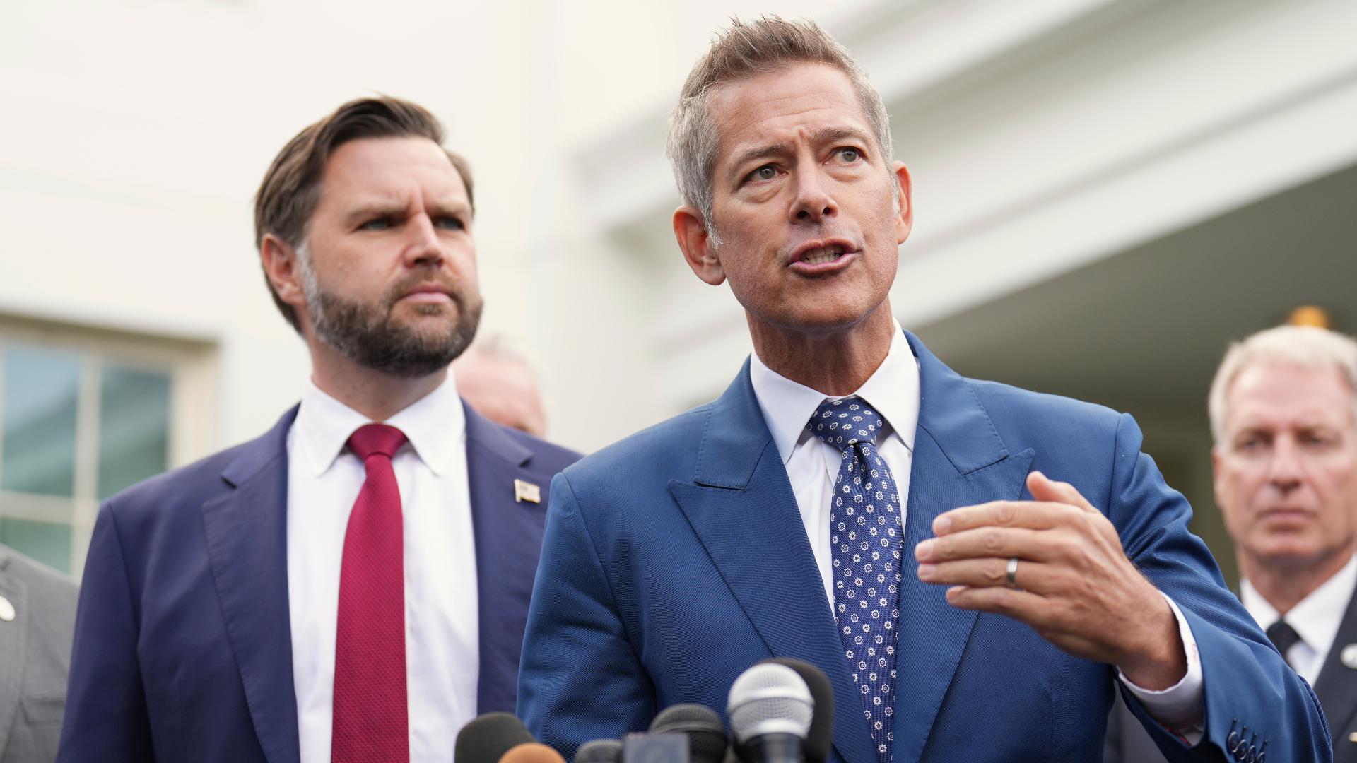 WATCH LIVE | U.S. Transportation Secretary Sean Duffy tours Toledo Jeep ...