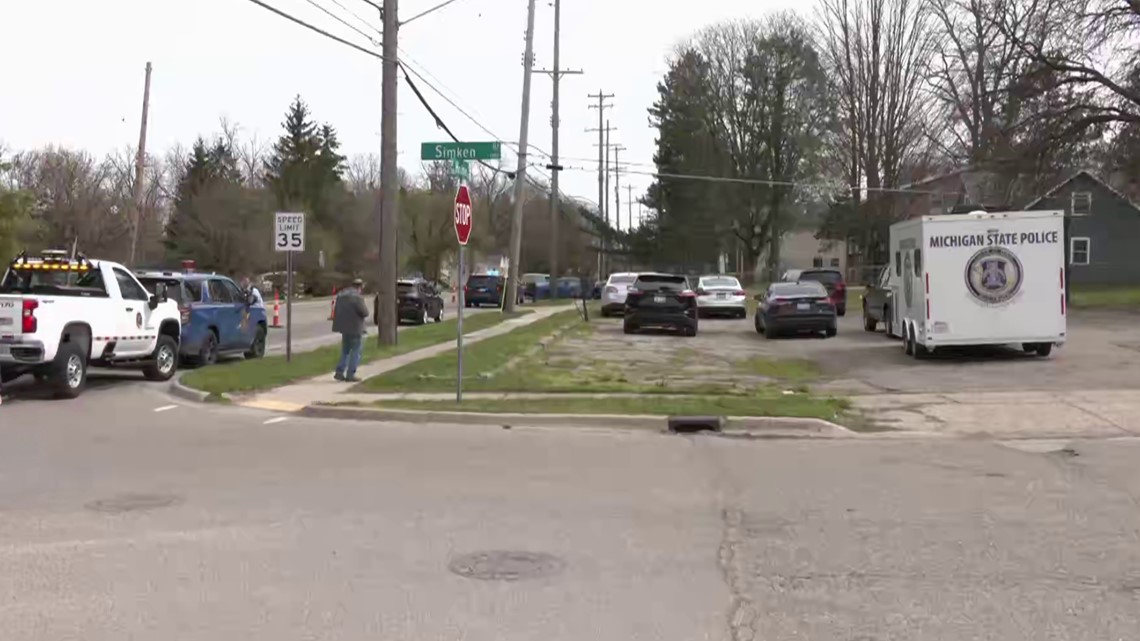 2 officers shot in Lansing, suspect in custody | wtol.com