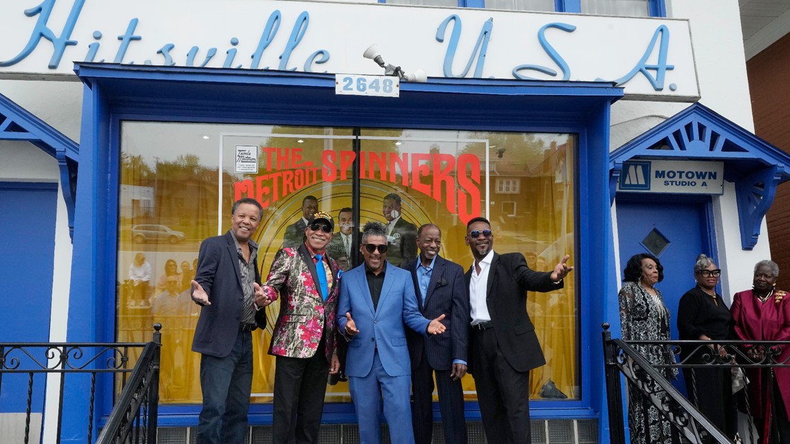 The Spinners donate performance outfits to Motown Museum | wtol.com