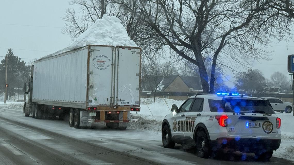 Driver cited after snow piled so high on top of semi that it hit ...